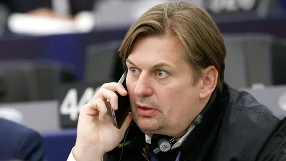 Leichte Sprache: Die rechte Fraktion im Europa-Parlament will immer ...