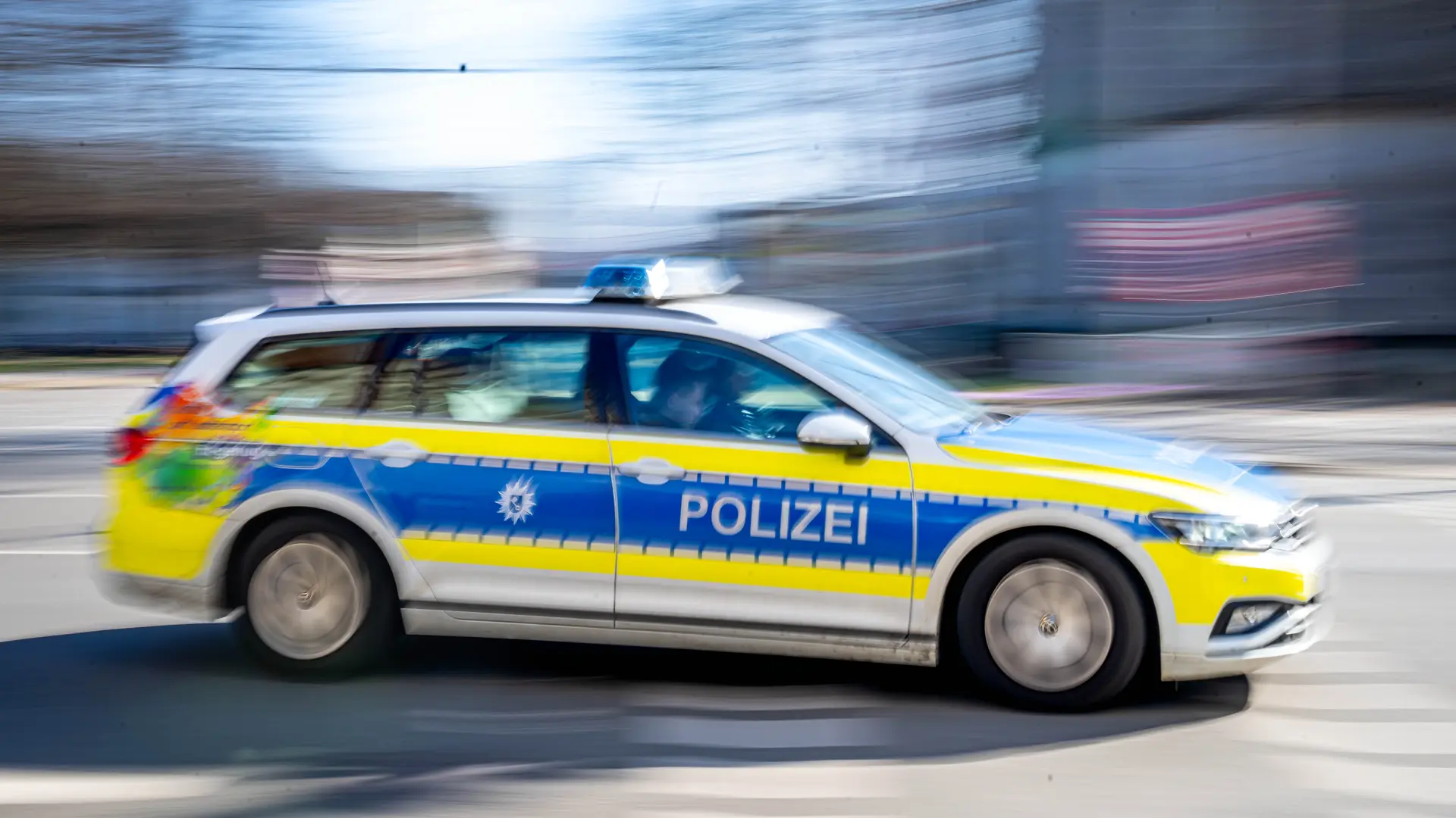 "Swatting": Polizei nach Drohung und falschem Notruf an Schulen im ...