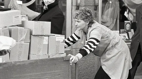 Frauen in der DDR - Fotografien von Mahmoud Dabdoub | mdr.de