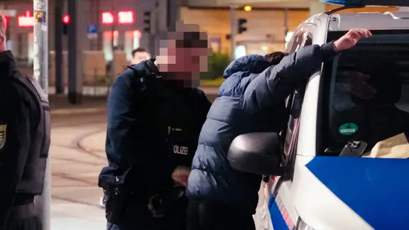 Betrunkener Dieb bespuckt Bundespolizisten am Hauptbahnhof Dresden | mdr.de
