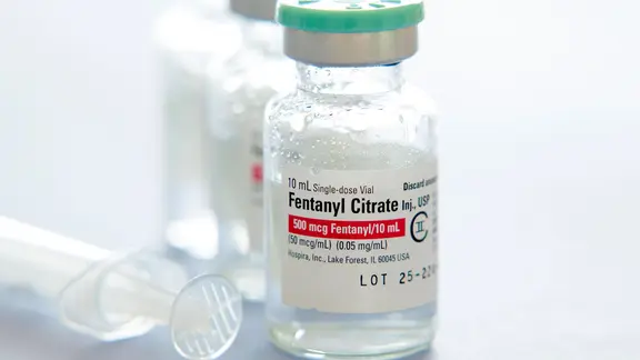 Weltweit erster Fall einer Gehirnerkrankung durch Fentanyl-Inhalation ...