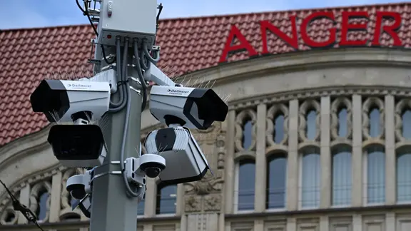 Kameras am Erfurter Anger gehen in Betrieb – Diskussion um Überwachung ...