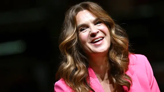 Katarina Witt: "Die 60 macht überhaupt nichts mit mir" | mdr.de