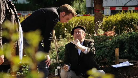Folge 32: Der letzte Stempel (S02/E16, mit Audiodeskription) | mdr.de