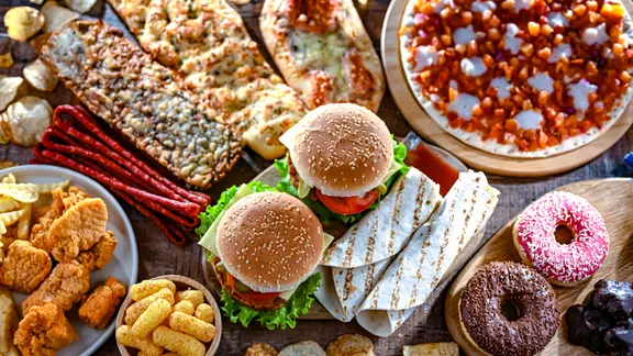 Fast Food, Tiefkühlkost und Co. können das Krebsrisiko erhöhen | mdr.de