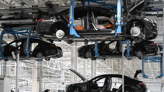 "Müssen hart an unseren Kosten arbeiten": VW sieht Zukunft für Werk in ...