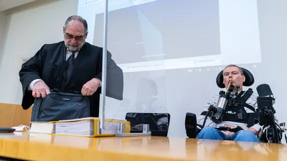 Debatte über Sterbehilfe und Suizid-Prävention nach Tod der Kessler ...
