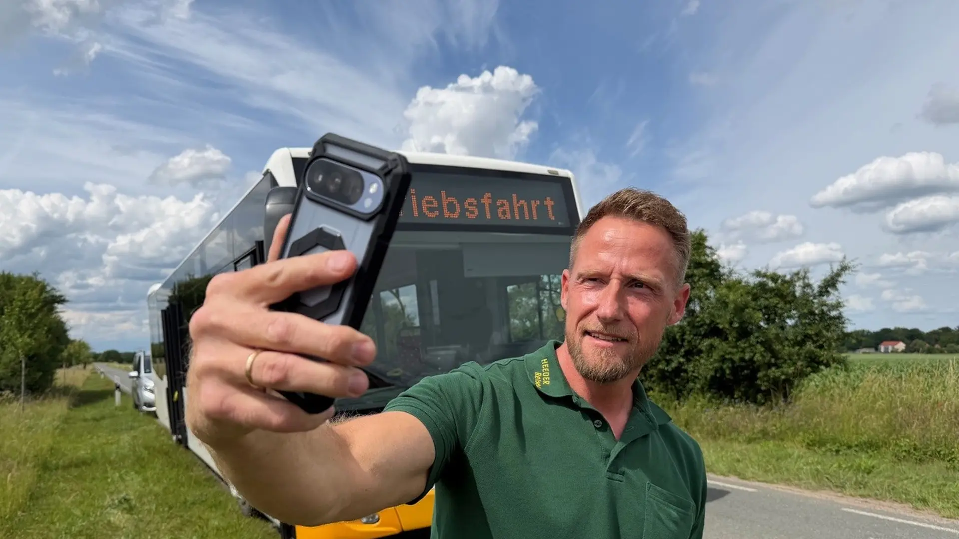 Warum ein Busfahrer aus Stendal auf TikTok und Instagram berühmt wird ...