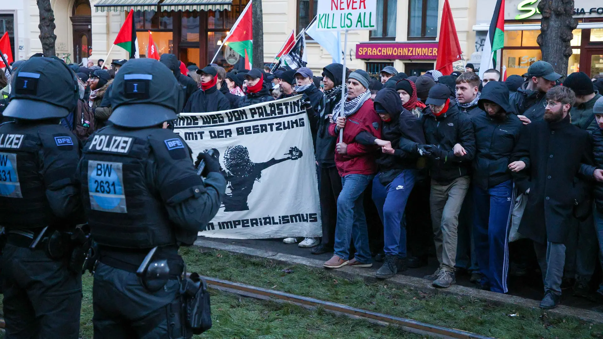Linke Demos in Leipzig: Anzeigen wegen Volksverhetzung und Beleidigung ...