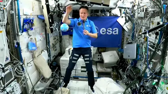 ISS: Astronaut Matthias Maurer hat die Raumstation verlassen – und es ...