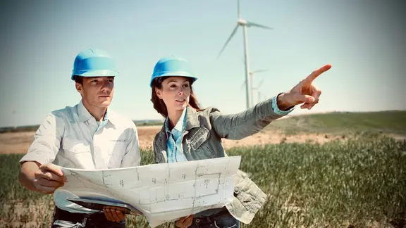 Energie vom Acker: Mit Windkraft und Photovoltaik geht’s am besten | mdr.de