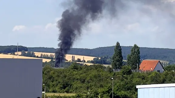 Unkraut mit Gasbrenner abgefackelt? Polizei ermittelt nach Großbrand ...