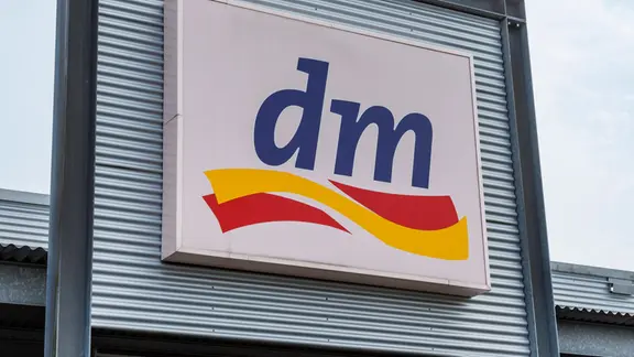 Drogeriemarkt dm startet Online-Apotheke | mdr.de