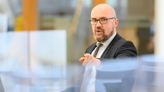 Ordnungsruf gegen AfD-Abgeordneten Tillschneider rechtens | mdr.de