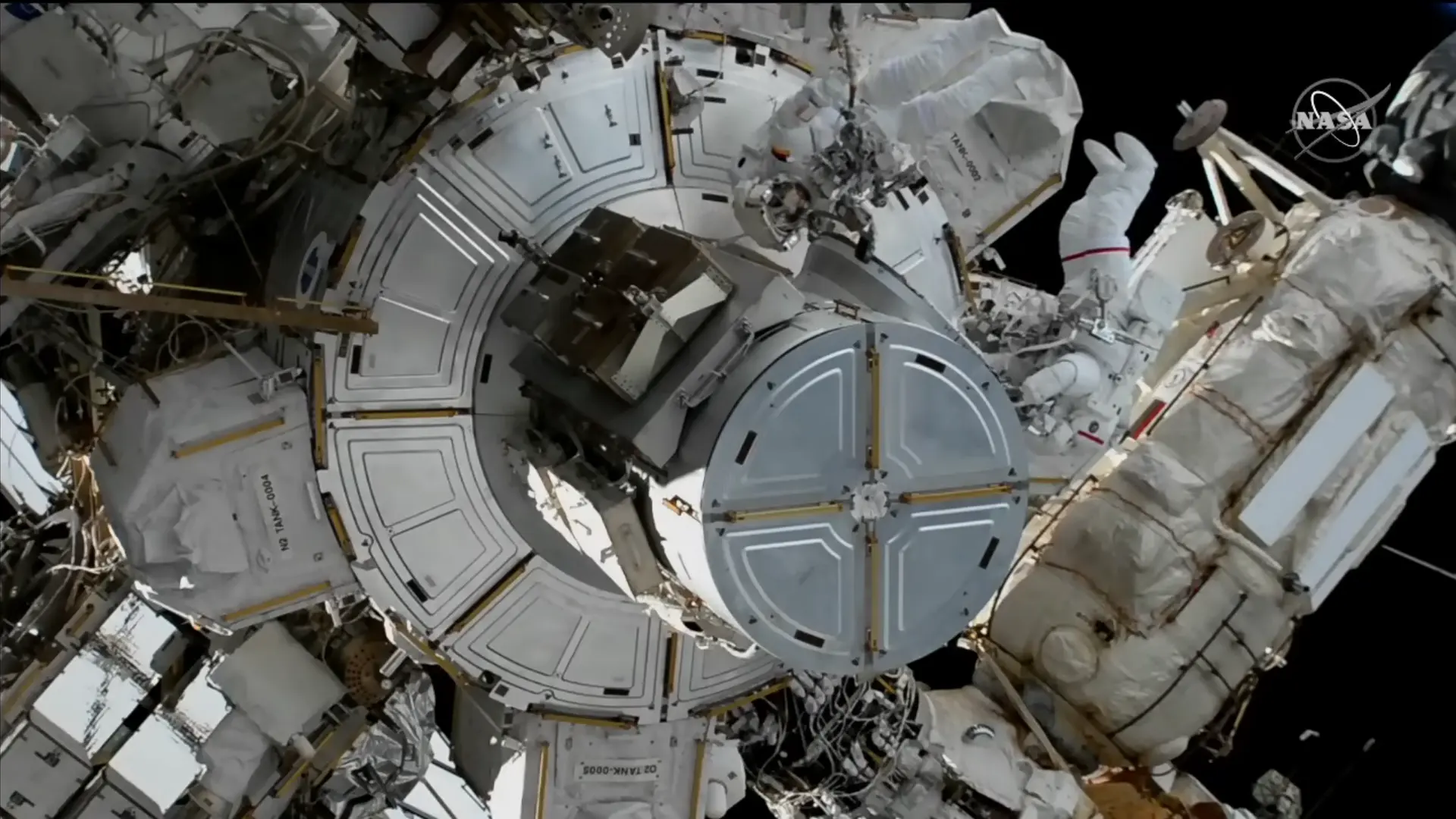 ISS: Astronaut Matthias Maurer hat die Raumstation verlassen – und es ...