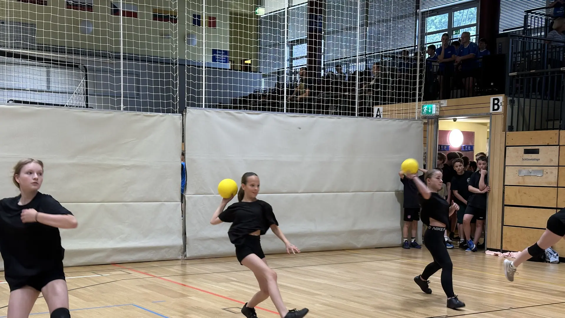 Wild und schnell: So spielen Schüler Dodgeball in Chemnitz | mdr.de