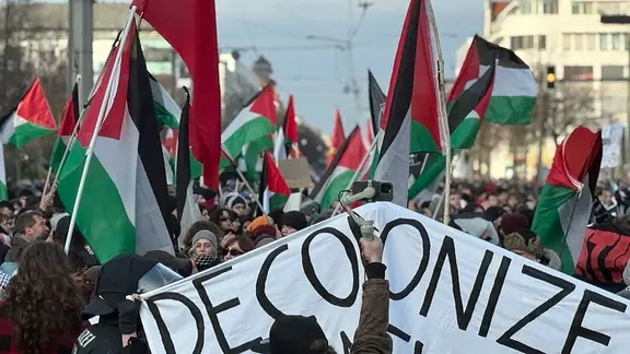 Linke Demos in Leipzig: Anzeigen wegen Volksverhetzung und Beleidigung ...