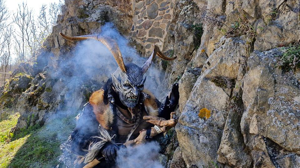 Harz: Sage um Schlangenkönig lockt Besucher zur Burg Falkenstein ...