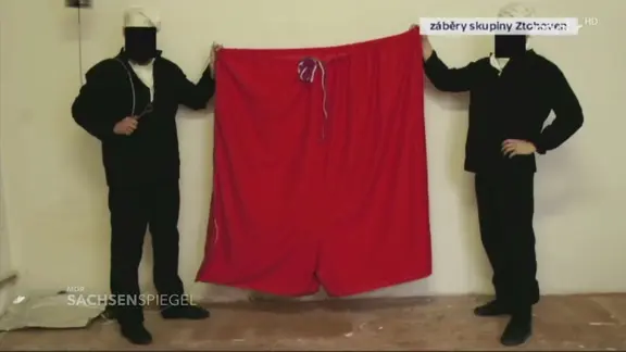 Rote Unterhose wird zum Symbol für den Protest gegen den tschechischen ...