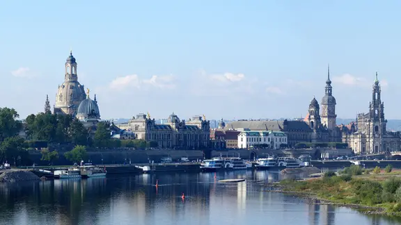 Vier Entwürfe, viele Ideen: So könnte die neue Carolabrücke in Dresden ...