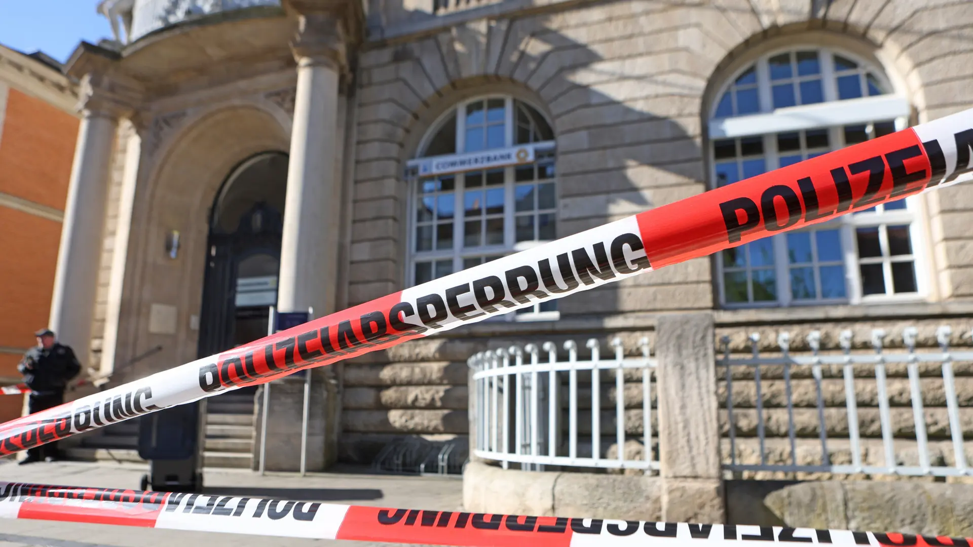 Geldautomat in Quedlinburg gesprengt – Täter entkommen mit hoher ...