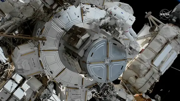 ISS: Astronaut Matthias Maurer hat die Raumstation verlassen – und es ...